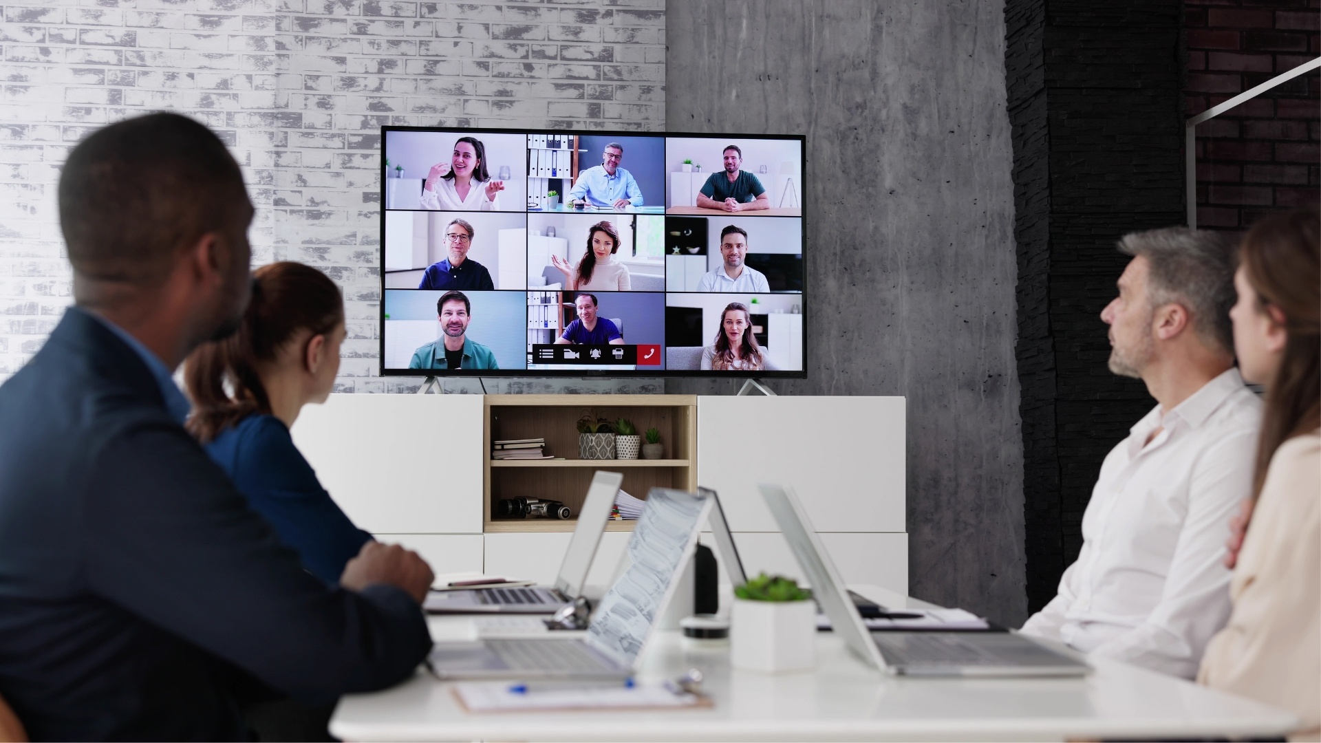 A Comprehensive Introduction to AV Technology